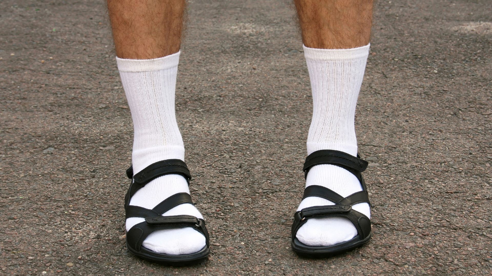 ¿Es bueno caminar con chanclas a diario? Pros y contras que debes ...